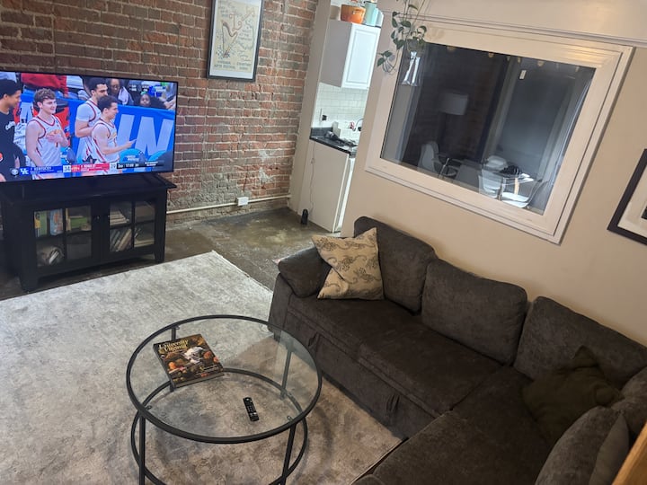 Charming 3 Bedroom W/ Prvt Bath Apart. In Scott - Richmond, VA