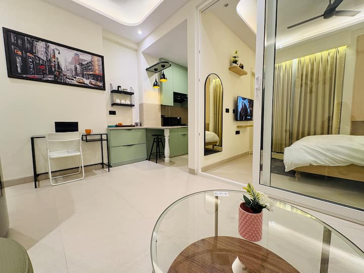 Luxe 1 Bhk•golf Course•boho Balcony•forest View - Gurugram