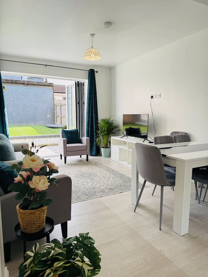 3 Bedroom Luxury Bungalow - Bristol