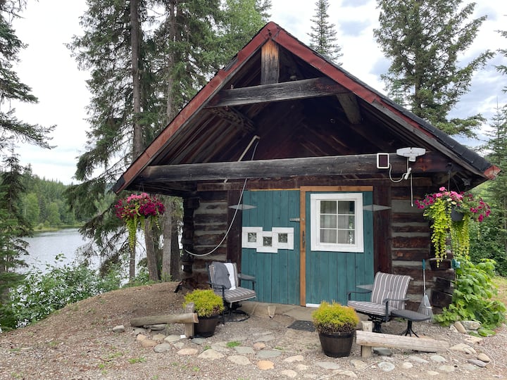 Hand-hewn Log Cabin Off Grid Private Lakeshore. - British Columbia