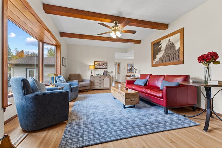 Superior Location, Quaint Home Near Wayzata - Long Lake, MN