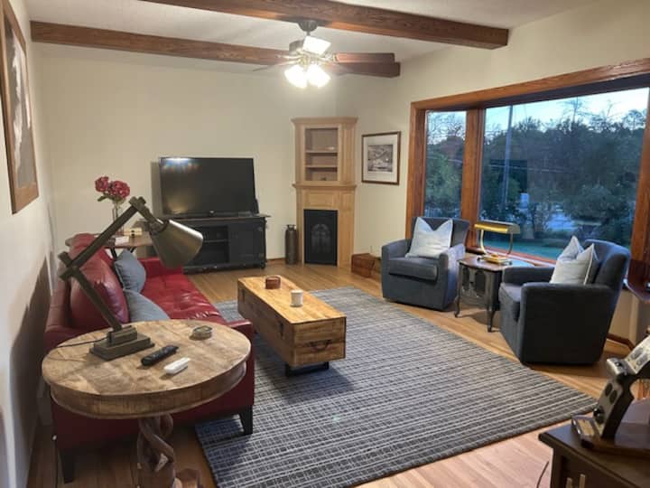 Superior Location, Quaint Home Near Wayzata - Minnetonka, MN
