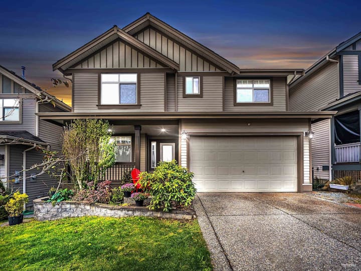 Gorgeous Single Family Home In Langley - Langley
