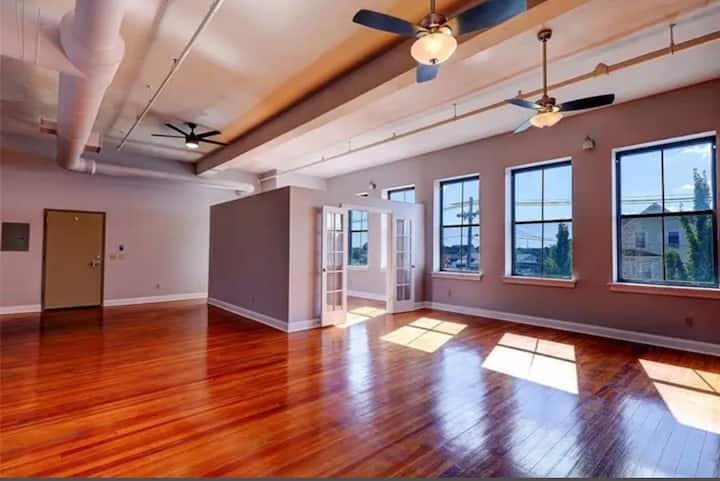 Bright 2br Apartment Near Downtown Providence - Providence, RI