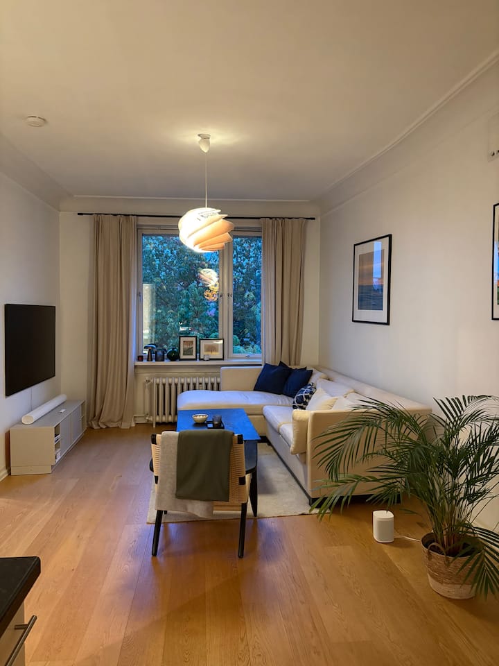 Modern Frogner Flat With 2 Balconies & Fireplace - Oslo