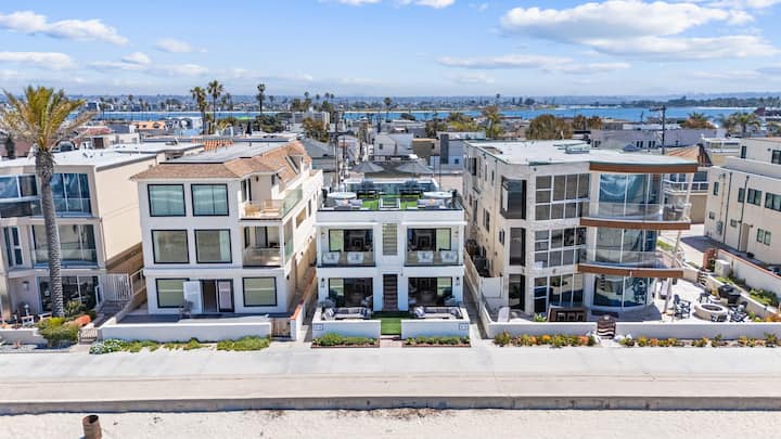 Luxury Oceanfront Fourplex With Roof Deck, Sleeps - San Diego, CA