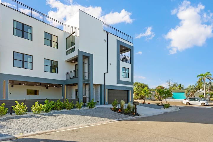 Ocean View-private Pool-large Rooftop Deck - Treasure Island, FL