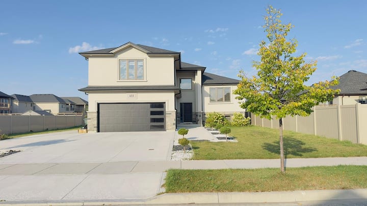 Beautiful New House With 7 Bedrooms. - Lakeshore