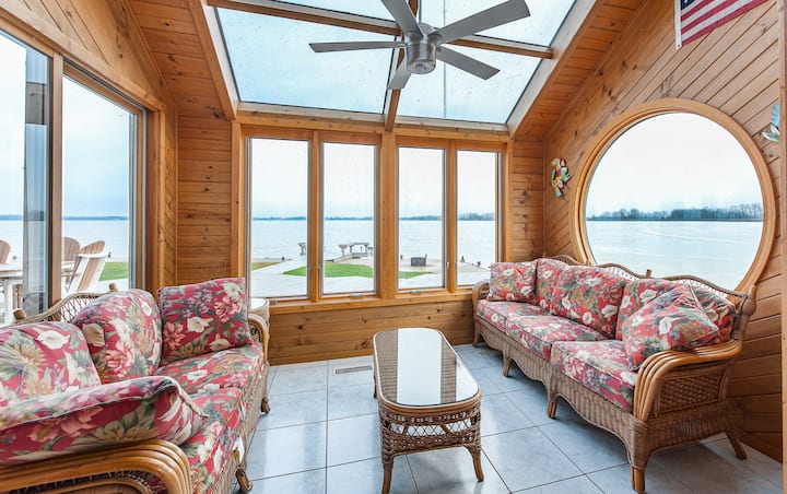Beacon Pointe Lake House
Pool, Tiki Bar, & Views! - Splash Pad, New Knoxville