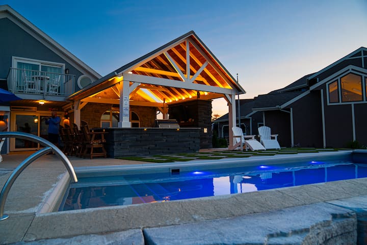 Beacon Pointe Lake House
Pool, Tiki Bar, & Views! - Splash Pad, New Knoxville