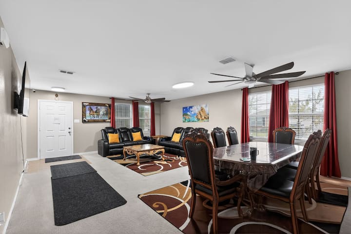 Justin Lux 1st-flr King Bedroom Getaway | Sleeps 3 - Roanoke, TX