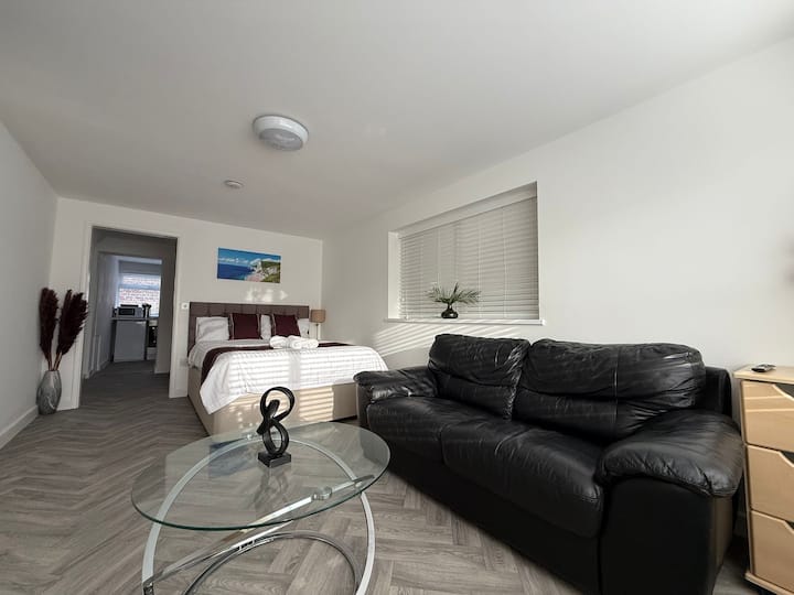 Brand New Private Self Contained Flat - 도체스터