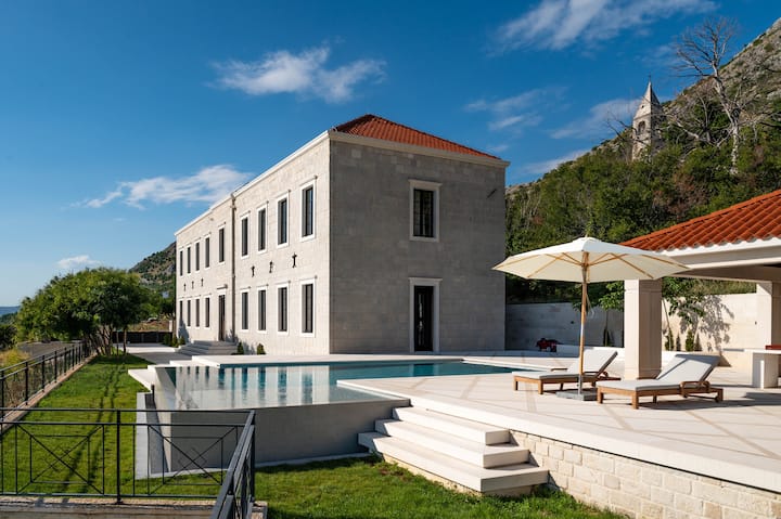 Historic, Sauna, Jacuzzi | Villa Royal Excelsior - Podstrana
