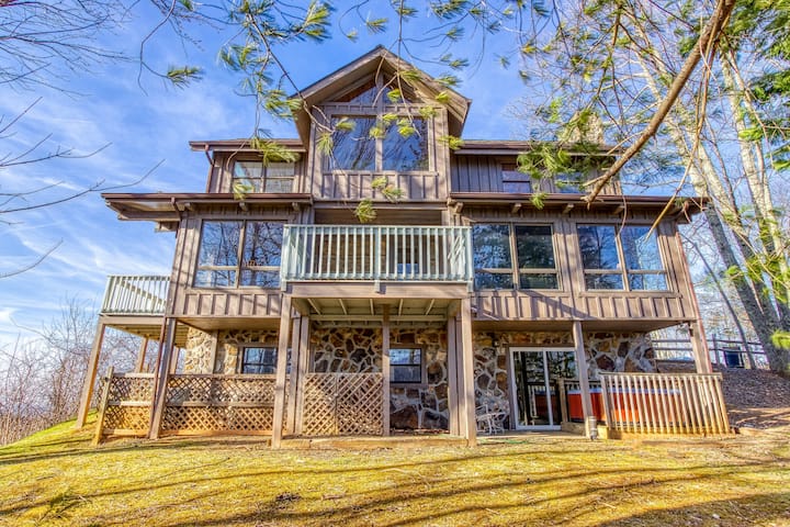 Authentic 1800s Log Cabin-modern Mountain Escape - Gatlinburg, TN