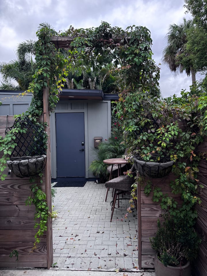 Tampa Garden Casita - Tampa, FL