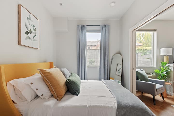 Nob Hill Gem | Garage + Cozy Fireplace - Portland, OR
