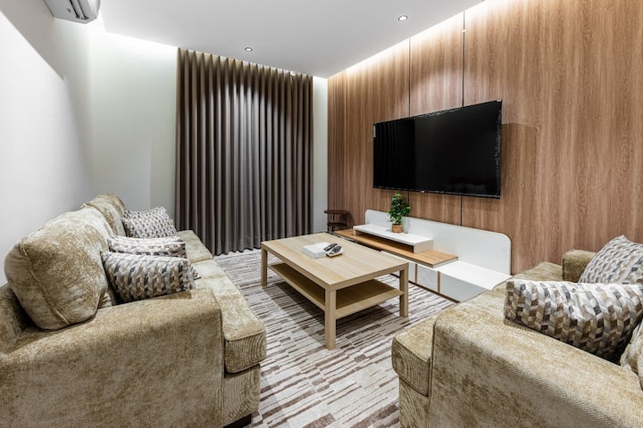 3bd Stylish 75" Tv Self Check-in New - Jeddah King Abdulaziz Airport (JED)