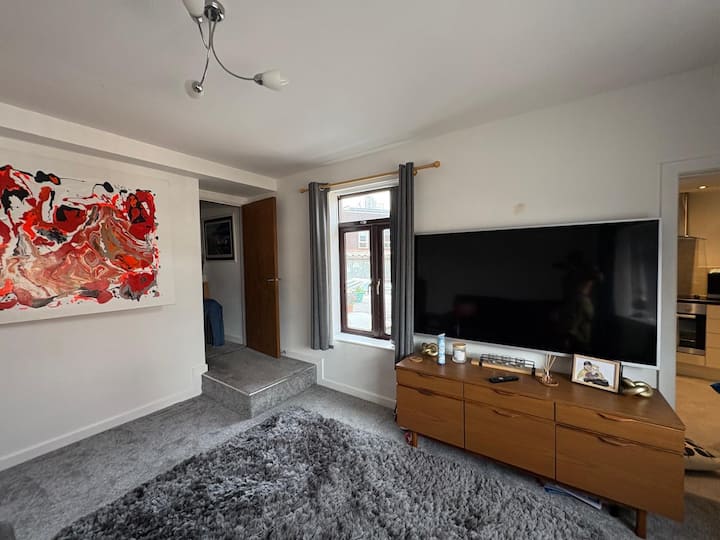 White Hart Road,
Top Floor Apartment - Gosport
