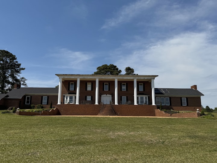 "The Big House" On 70 Acres Of Riverfront Property - Alabama