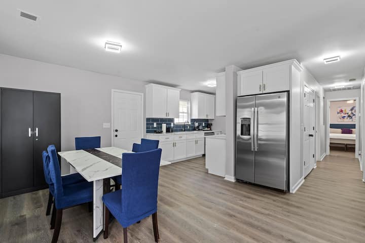 Luxe King Suite| Office + Workout Bike| Near Noda - Bank of America Stadium Charlotte