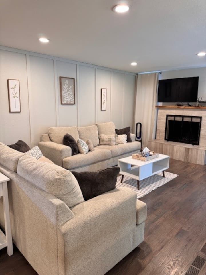 The Cozy Den"ver" - Centennial, CO