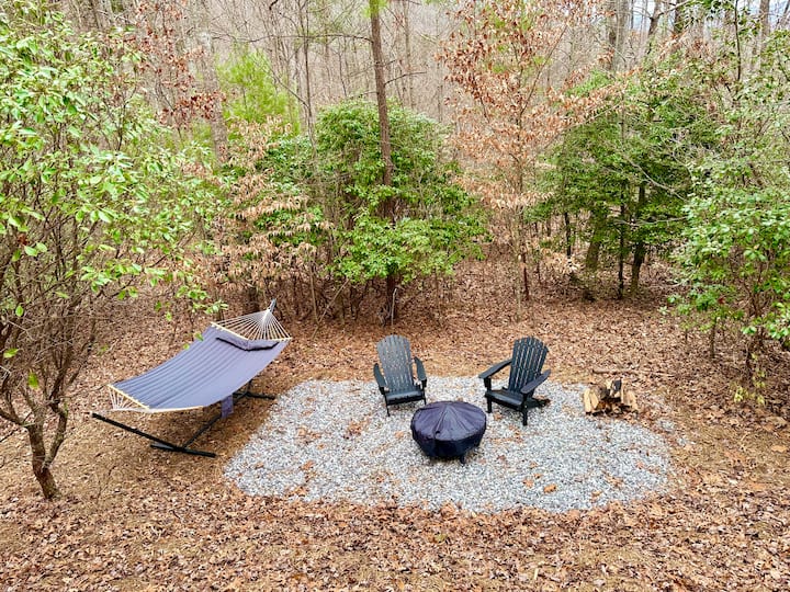 Secluded Mountain Home Next To Winery Pet Friendly - Young Harris, GA
