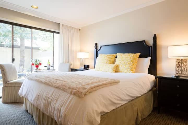 Lux Napa Escape | King Bed + Steps To Wineries - Napa, CA