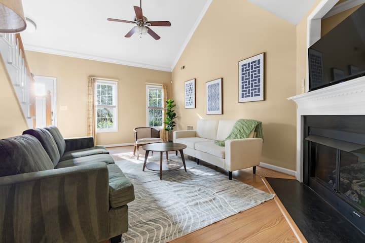 Centrally Located 4br Midterm Rental | Chapel Hill - Chapel Hill, NC