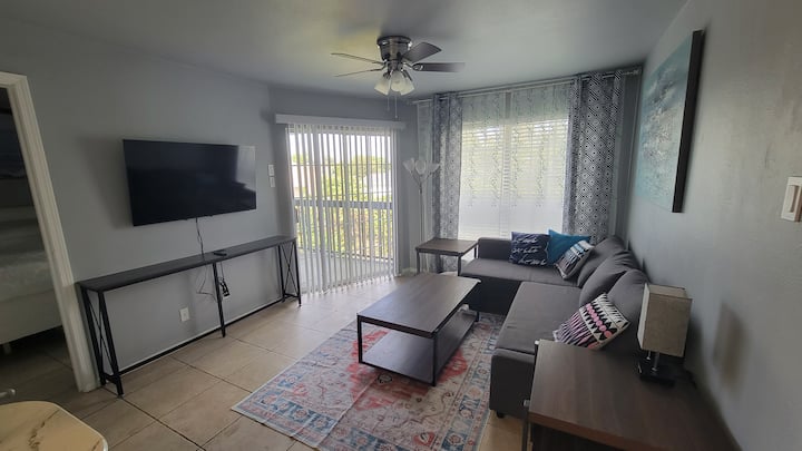 Quiet Second Floor Condo - Plano, TX