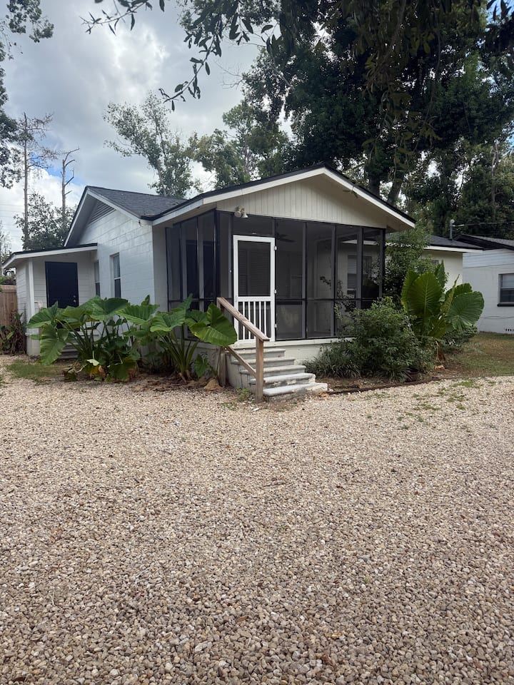 The Doll House - Cozy 3 Bedroom Home Steps To Fsu - Tallahassee, FL