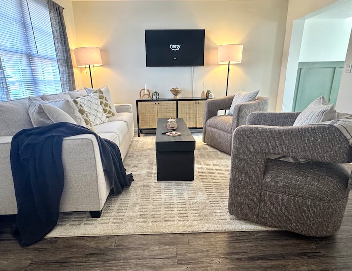 Kasold Drive Retreat-calm, Central 2-br, Ku 8 Min - Lawrence, KS