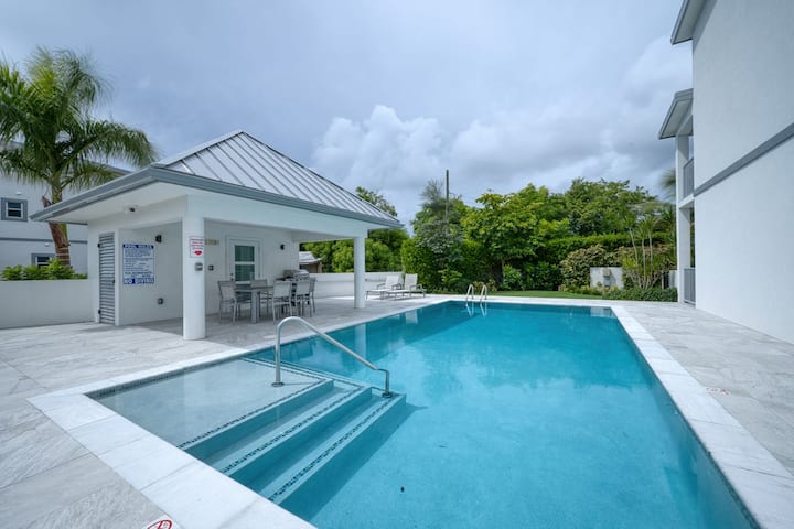 1bd 1.5b Convenient And Cosy Apartment With Pool - Cayman Islands