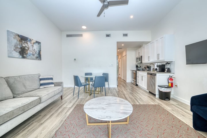 1bd 1.5b Convenient And Cosy Apartment With Pool - Cayman Islands