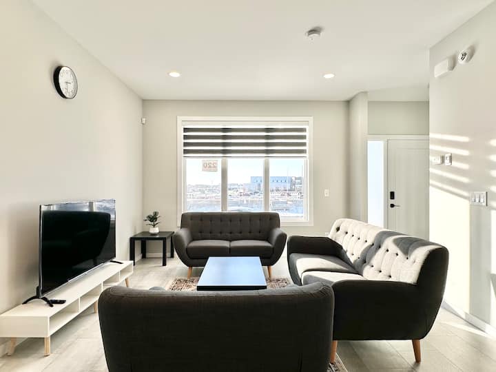 3 Bedroom Retreat|near Uofm | Bison Run Highschool - Winnipeg