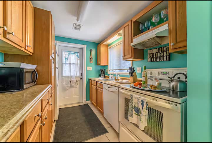 "The Sea Turtle"
 2 Bdrms-kitch-living Rm- Bath - Cape Canaveral, FL