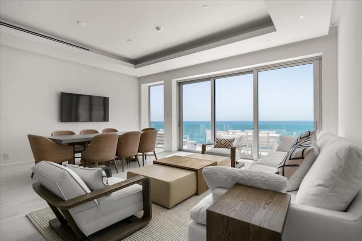 Modern Penthouse W/ Rooftop Pool & Ocean Views - Nassau