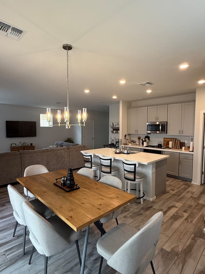 Family Home Near Surprise Baseball Fields! - Surprise, AZ