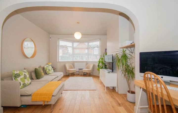 Stylish South Knighton House Near Knighton Park - Leicester