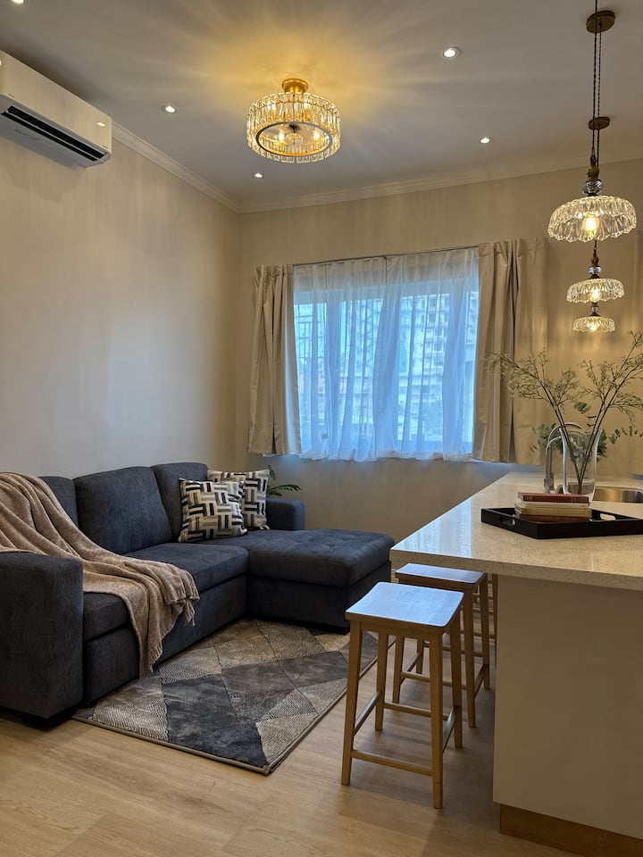 1 Br Elegant Boutique Apt W/ Balcony | Savannah - Port of Spain