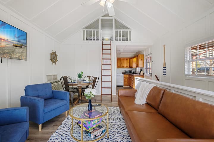 Rough River Lake Cabin- Stunning Views, Hot Tub! - Kentucky