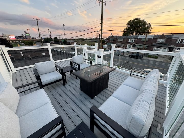 Walk To Stadiums & Concerts | Roof Deck | 2br/2ba - Philadelphia