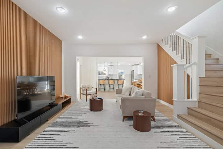 Modern Seattle Retreat | 4br Home Near Downtown - Seattle, WA