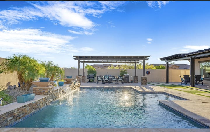 Free Heated Pool In Luxurious Resort Style Home! - Goodyear, AZ
