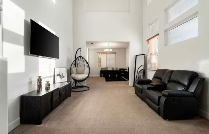 The Riverbend Retreat - Sacramento, CA
