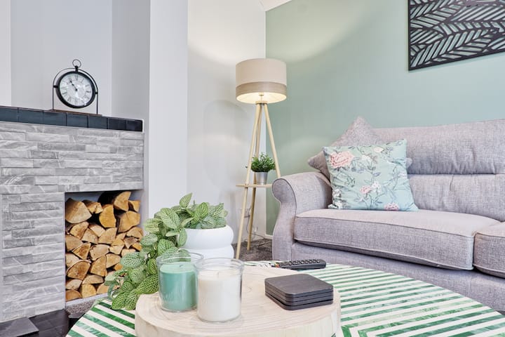 Modern Basildon Home | Long Stay | Contractors - Basildon