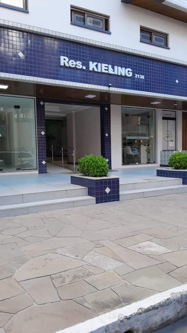 Centro, De Frente,  Com Sacada,  Próximo  Mar. - Capão da Canoa