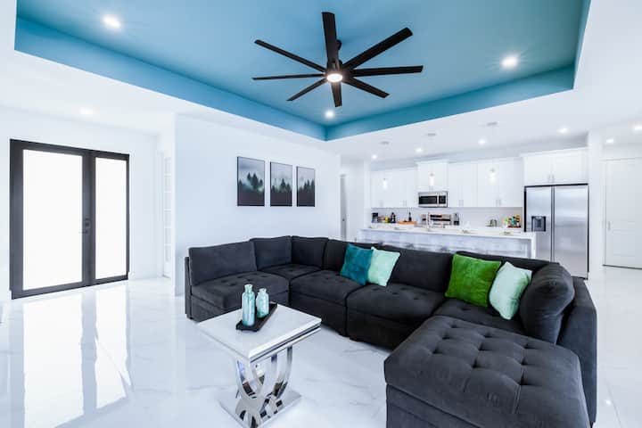 Home Cinema & Relax: Heated Pool And Fire Pit - Cape Coral, FL