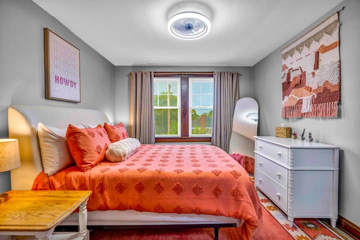 Last Minute Availability 2br Near Cleveland Clinic - Shaker Heights, OH