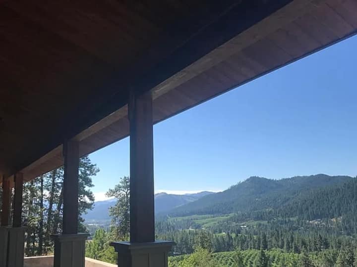 Leavenworth Retreat. . Views, Hot Tub, Office - Leavenworth, WA