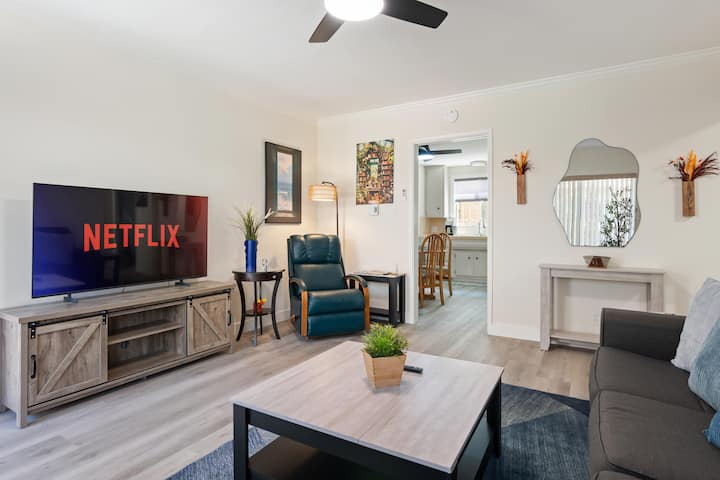 Bright & Stylish Condo In Downtown Long Beach - Long Beach, CA